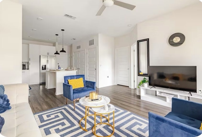 Modern Luxury Unit In Beautiful Down Town Winter Garden With Wifi, Cable & Pool - Apopka, FL