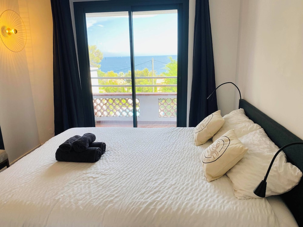 VILLA MEDITERRANEA Apt sea view with pool for 4 persons close to ...