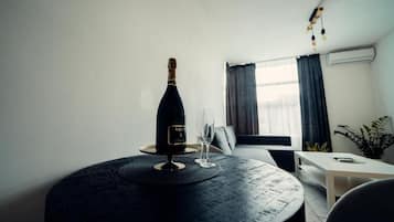 Apartamento superior | Ferros/tábuas de passar roupa, Wi-Fi de cortesia