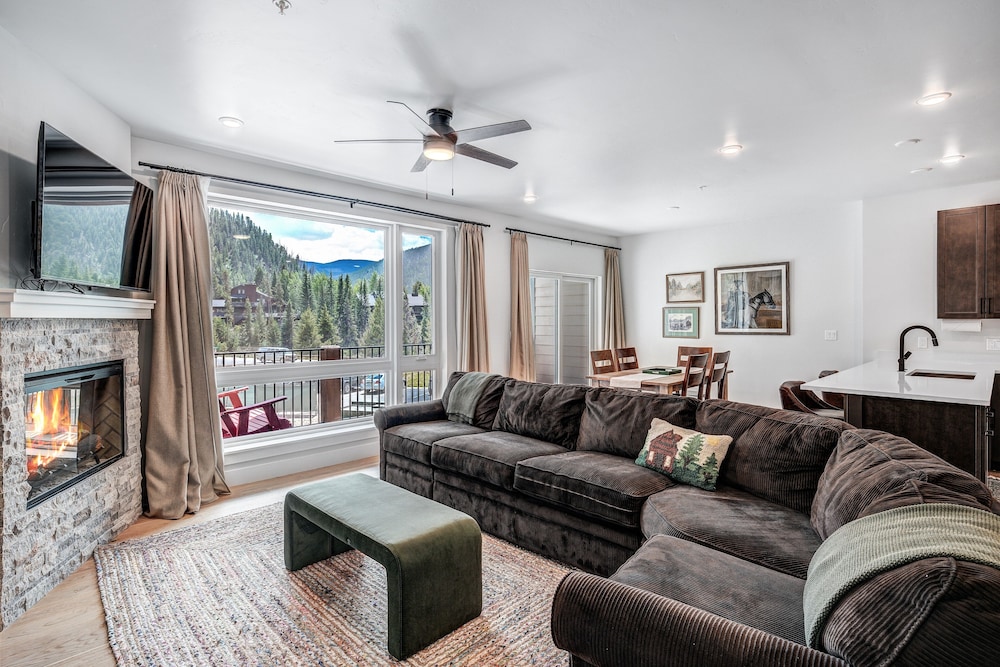 NEW! Spacious and Luxurious 2BR Condo - Kids Ski Free - Keystone | Vrbo