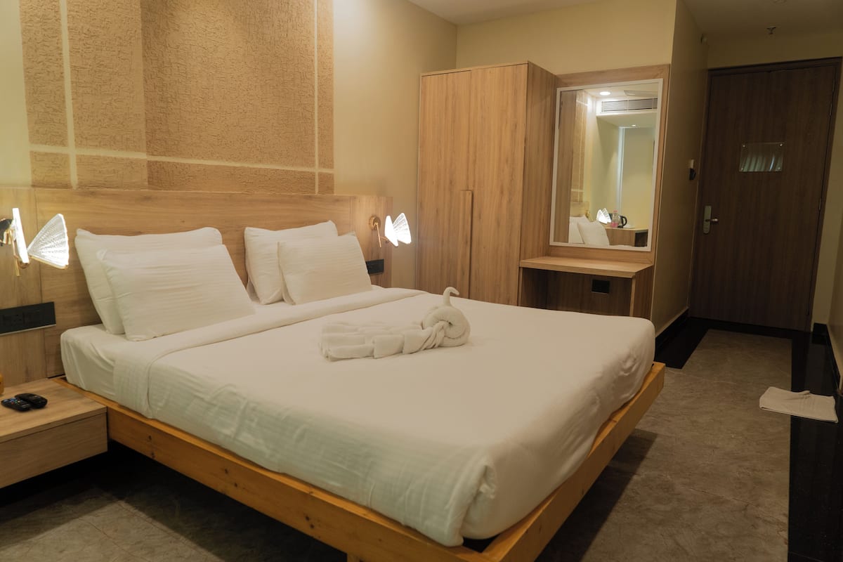 Quarto Standard, Vista para a cidade | Secretária, secretária adequada para computadores portáteis