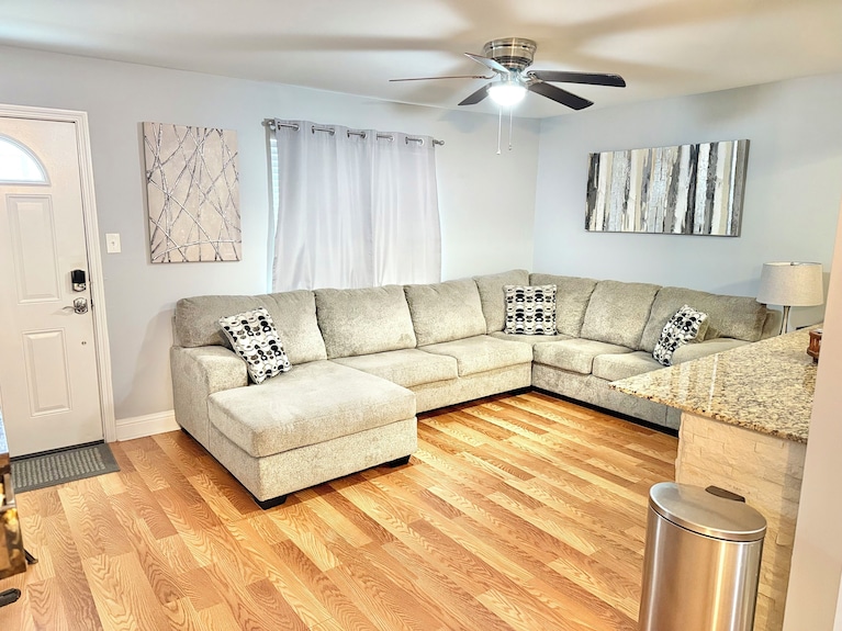 Recently Updated Trendy Biloxi Beach Condo - 빌럭시