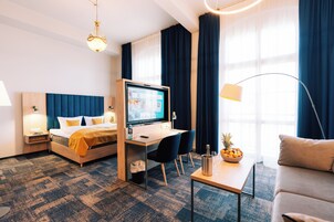 Quarto casal família | Cofres nos quartos, escrivaninha, cortinas blackout, Wi-Fi de cortesia