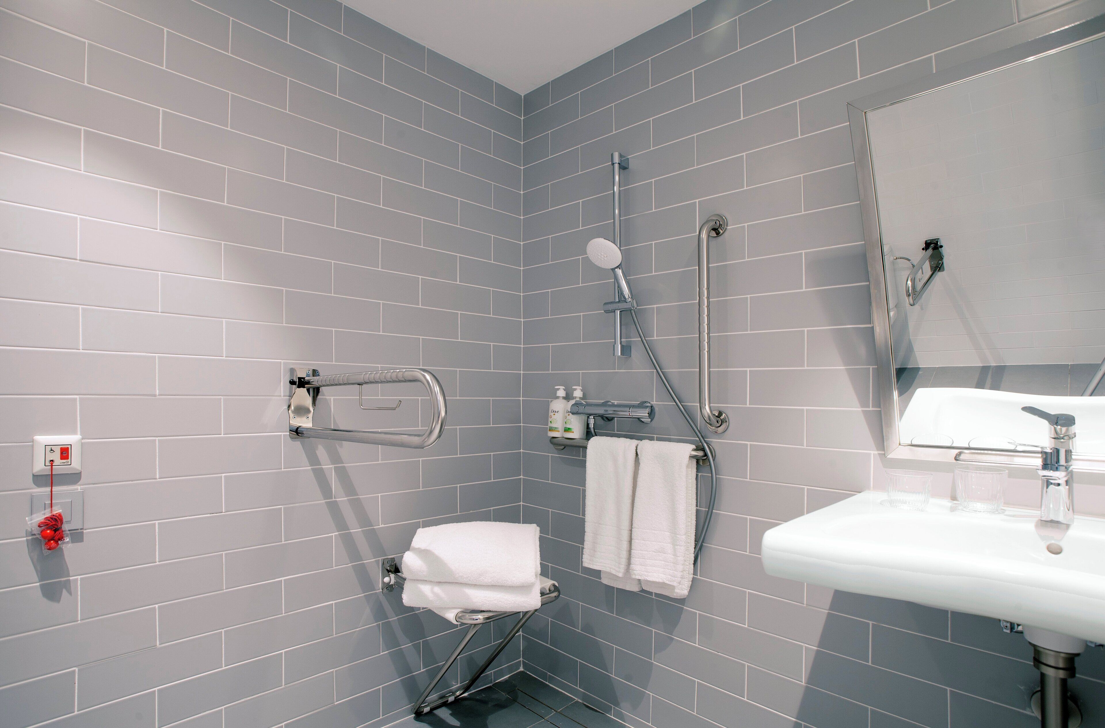 Quarto standard, 1 cama King, acessível (Free Breakfast) | Banheiro