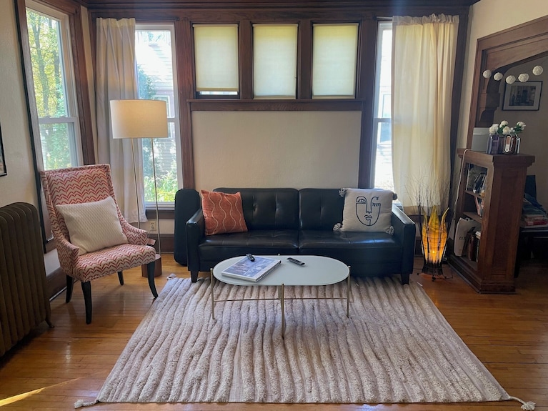 Charming 1-bedroom Apartment In Lovely Saint Paul Duplex - Saint Paul, MN