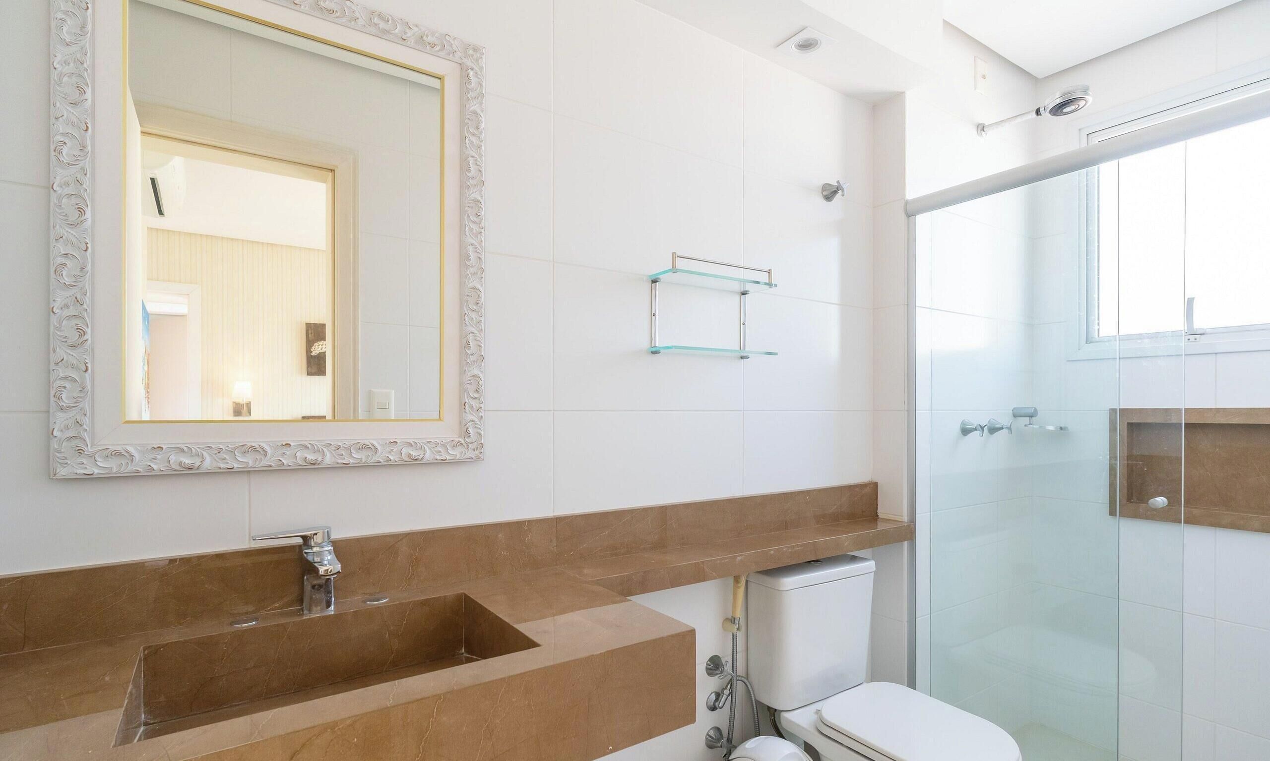 Apartamento básico | Banheiro | Chuveiro 