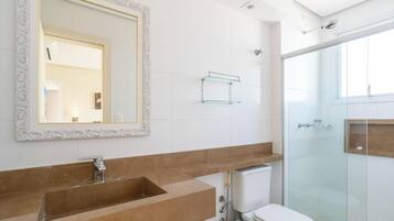 Apartamento básico | Banheiro | Chuveiro