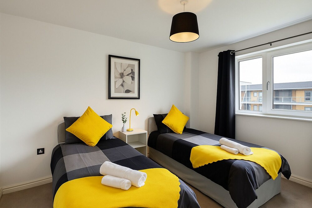 City Centre 2BR with Lift Parking Xscape MKTheatre willan lake - Milton ...