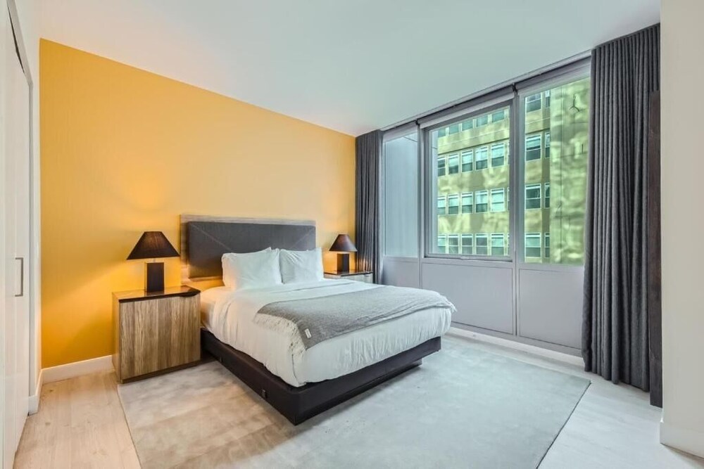 Premium 1BR l Sentral Michigan Ave l Lake View & Pool Access - Chicago ...
