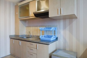 Apartamento standard | Cozinha privada | Talheres/pratos/utensílios de cozinha