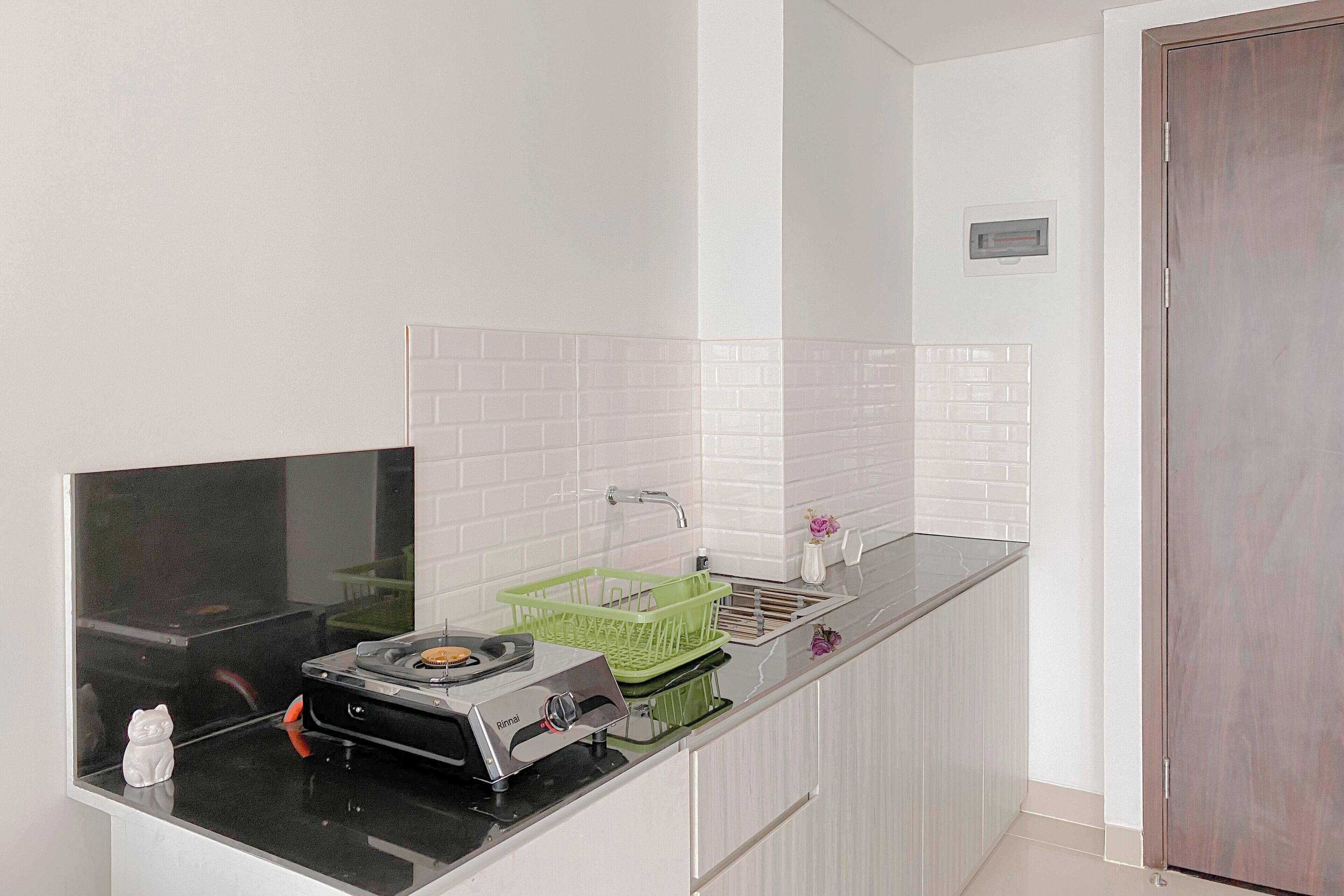 Apartamento Standard | Cozinha privada | Um frigorífico, utensílios de cozinha 