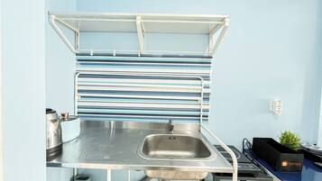 Apartamento Standard | Cozinha privada | Utensílios de cozinha