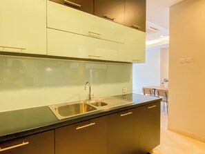 Apartamento standard | Cozinha privada | Talheres/pratos/utensílios de cozinha