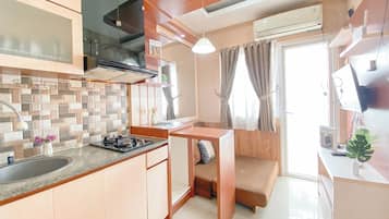 Apartamento Standard | Cozinha privada | Utensílios de cozinha