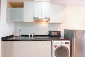 Apartamento Standard | Cozinha privada | Utensílios de cozinha