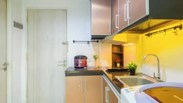 Apartamento Standard | Cozinha privada | Utensílios de cozinha