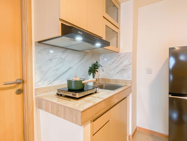 Apartamento standard | Cozinha privada | Talheres/pratos/utensílios de cozinha