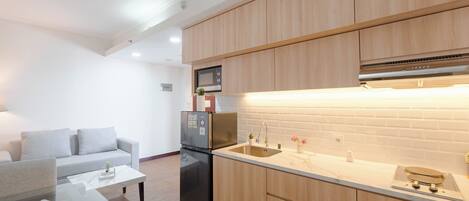 Apartamento luxo | Cozinha privada | Talheres/pratos/utensílios de cozinha
