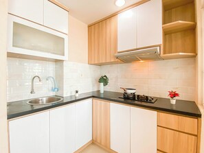 Apartamento luxo | Cozinha privada | Talheres/pratos/utensílios de cozinha