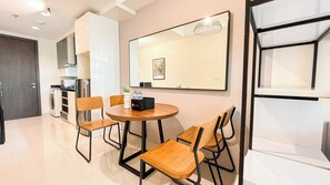 Apartamento luxo | Opções para refeição no quarto