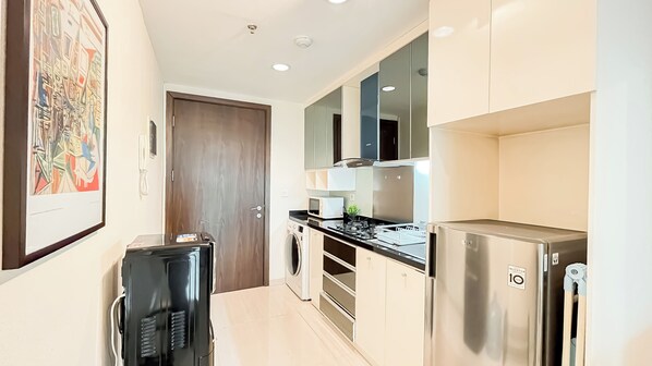 Apartamento luxo | Cozinha privada | Talheres/pratos/utensílios de cozinha