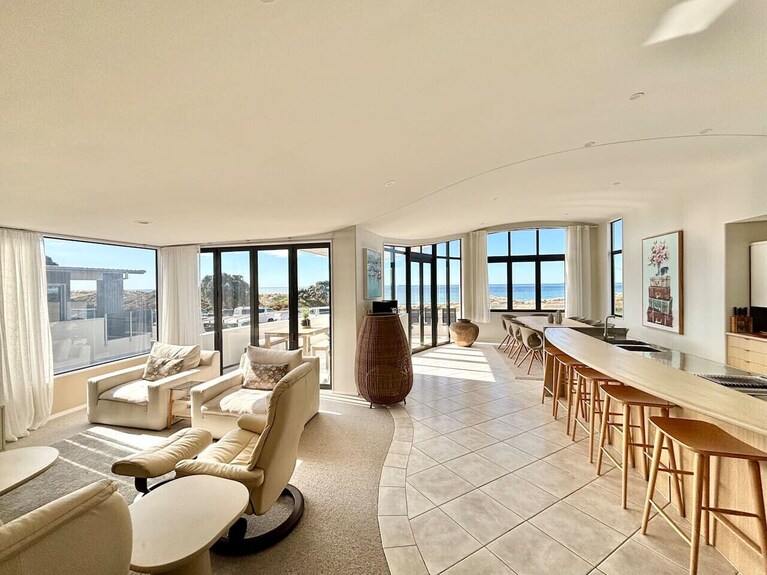 Supreme On Marine - Beachfront! - Mount Maunganui