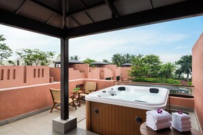 Dúplex Deluxe, banheira de hidromassagem | Terraço/pátio interior