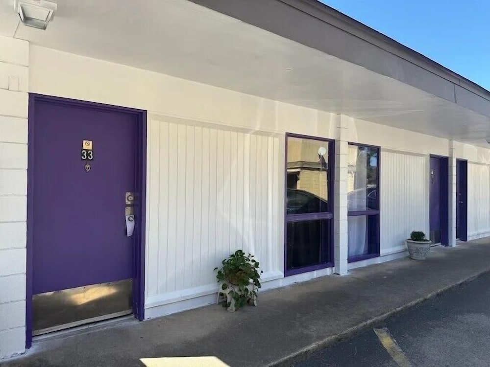 Motel Masquerade - Louisiana