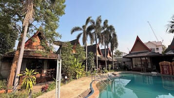 5 piscinas exteriores