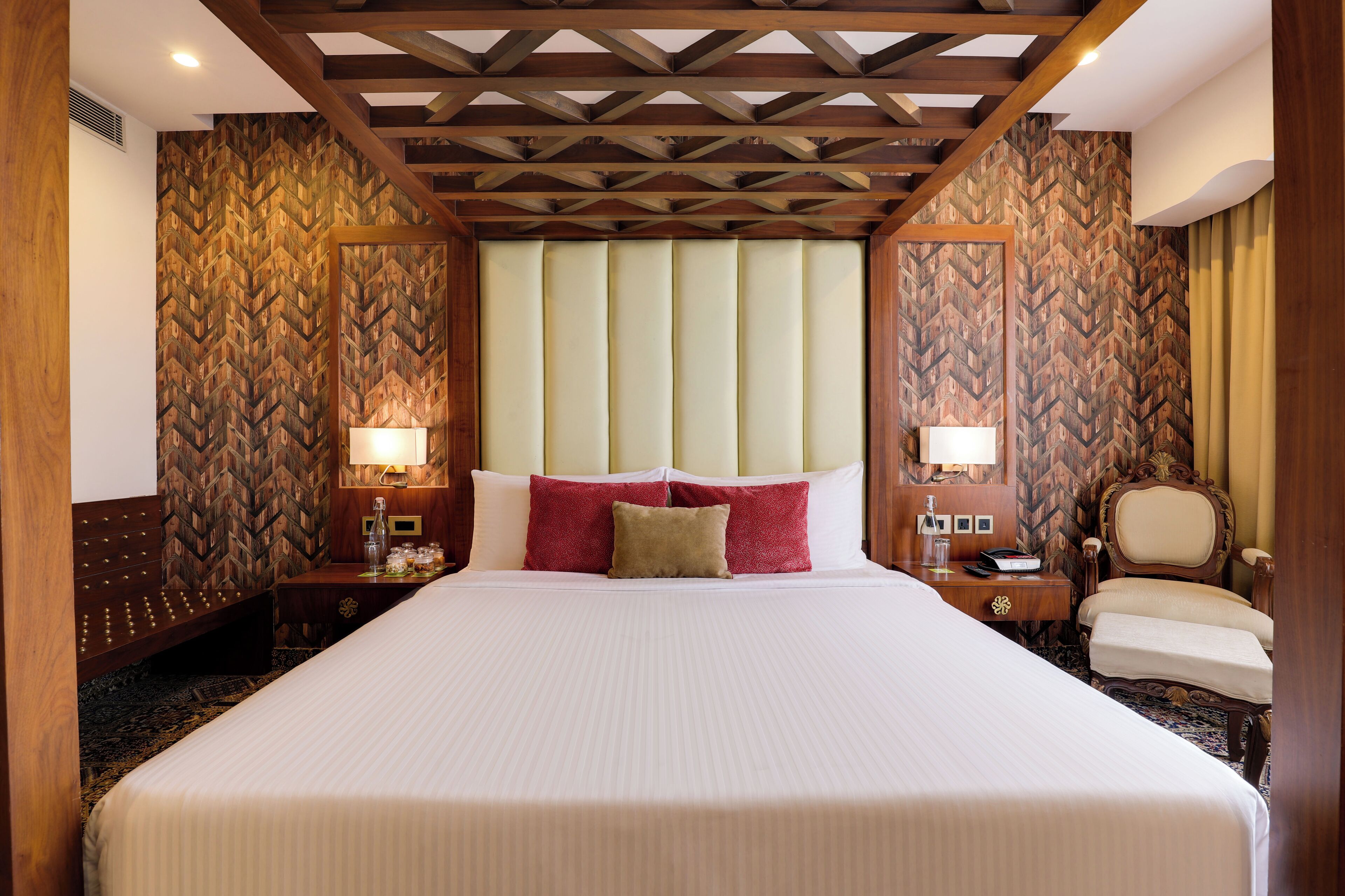 Suite | Edredões de penas, cofre no quarto 