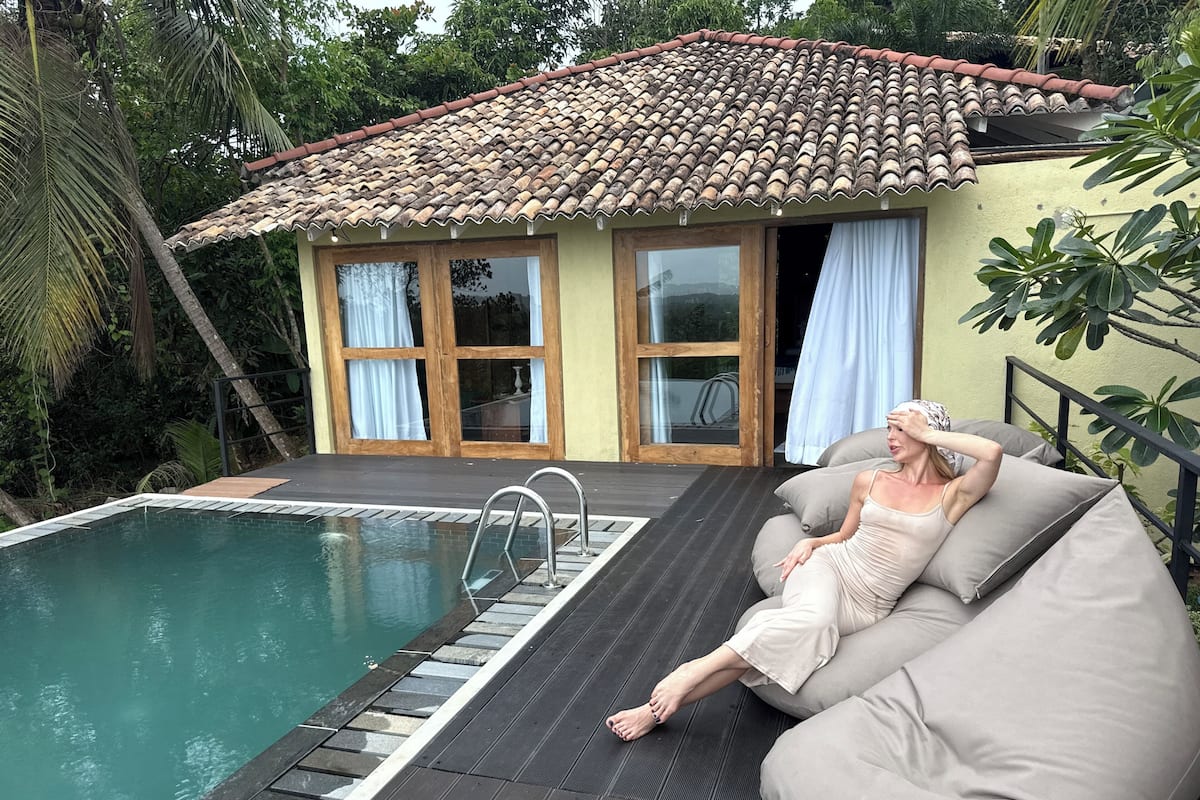 Villa Deluxe, 2 quartos, piscina privativa, vista para a piscina | Minibar, Wi-fi grátis, roupa de cama fornecida