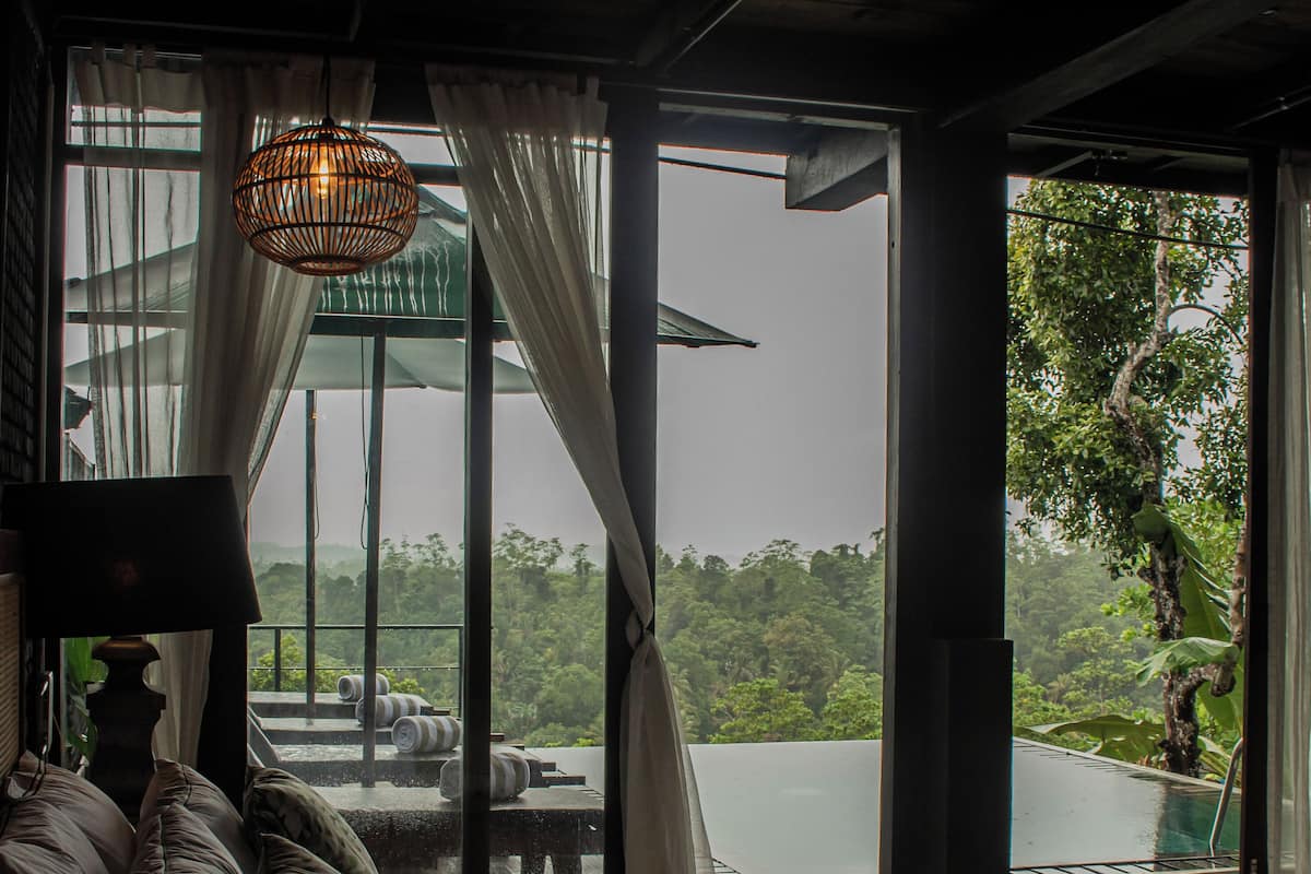 Minibar, Wi-fi grátis, roupa de cama fornecida