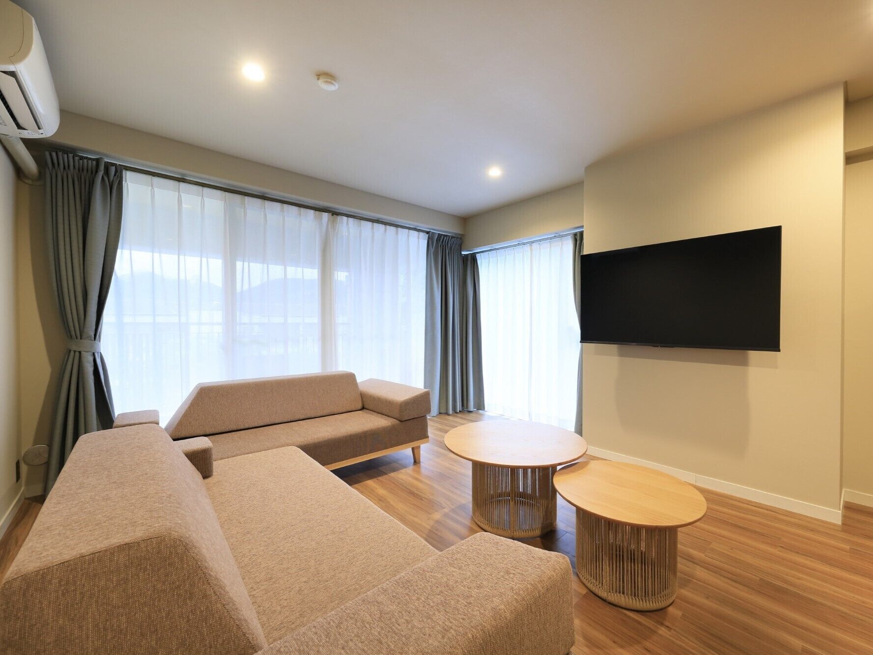 Quarto standard, várias camas | Wi-Fi de cortesia, roupa de cama