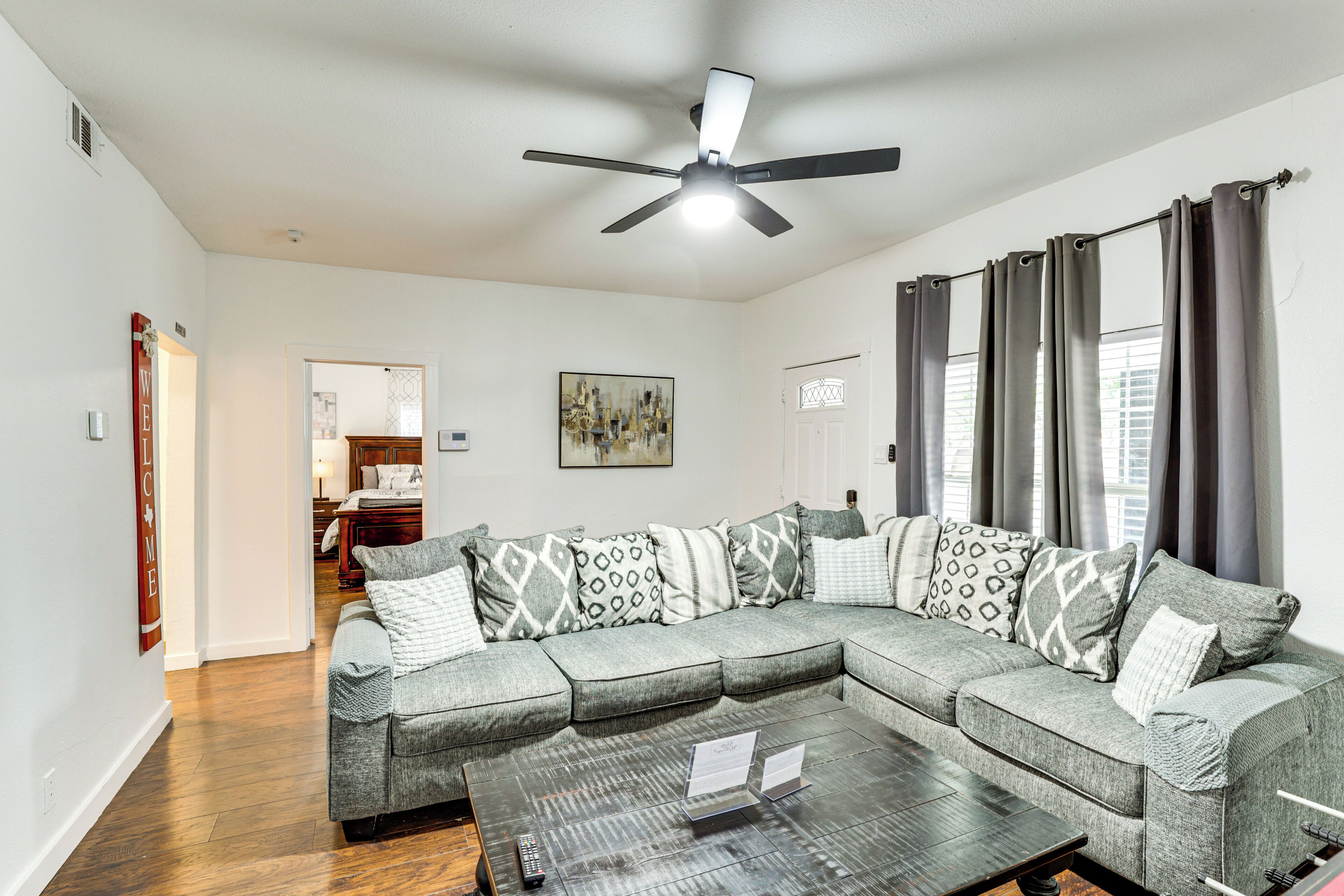 Walk To Bishop Arts District: Home W/ Deck - Dallas, TX