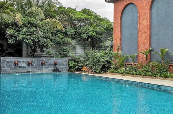 5 piscinas interiores, 10 piscinas exteriores