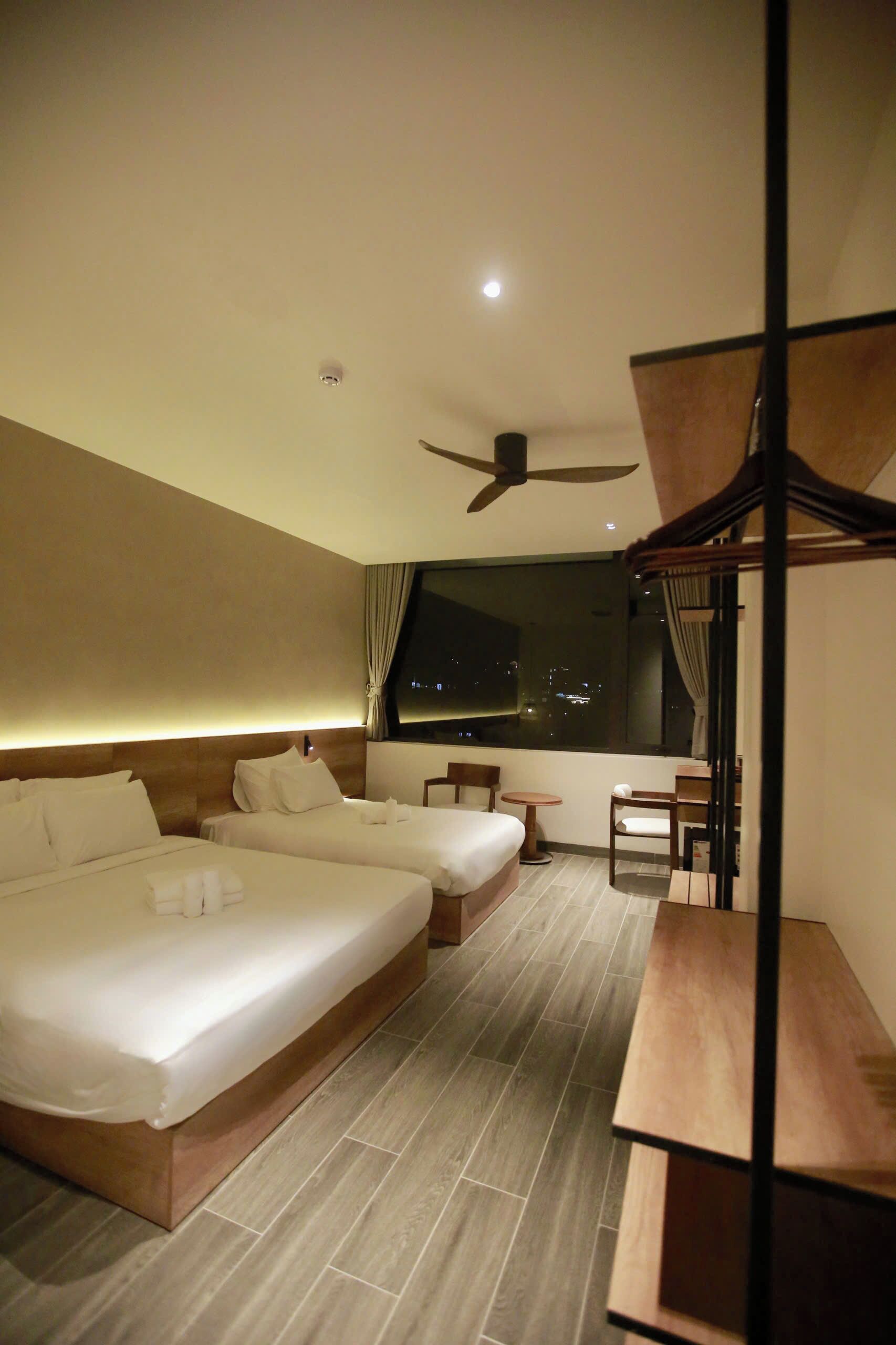 Quarto triplo superior, vista para a montanha | Roupas de cama premium, camas com colchões pillow-top, frigobar