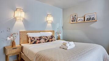 Apartamento | Secretária adequada para computadores portáteis, ferro/tábua de engomar