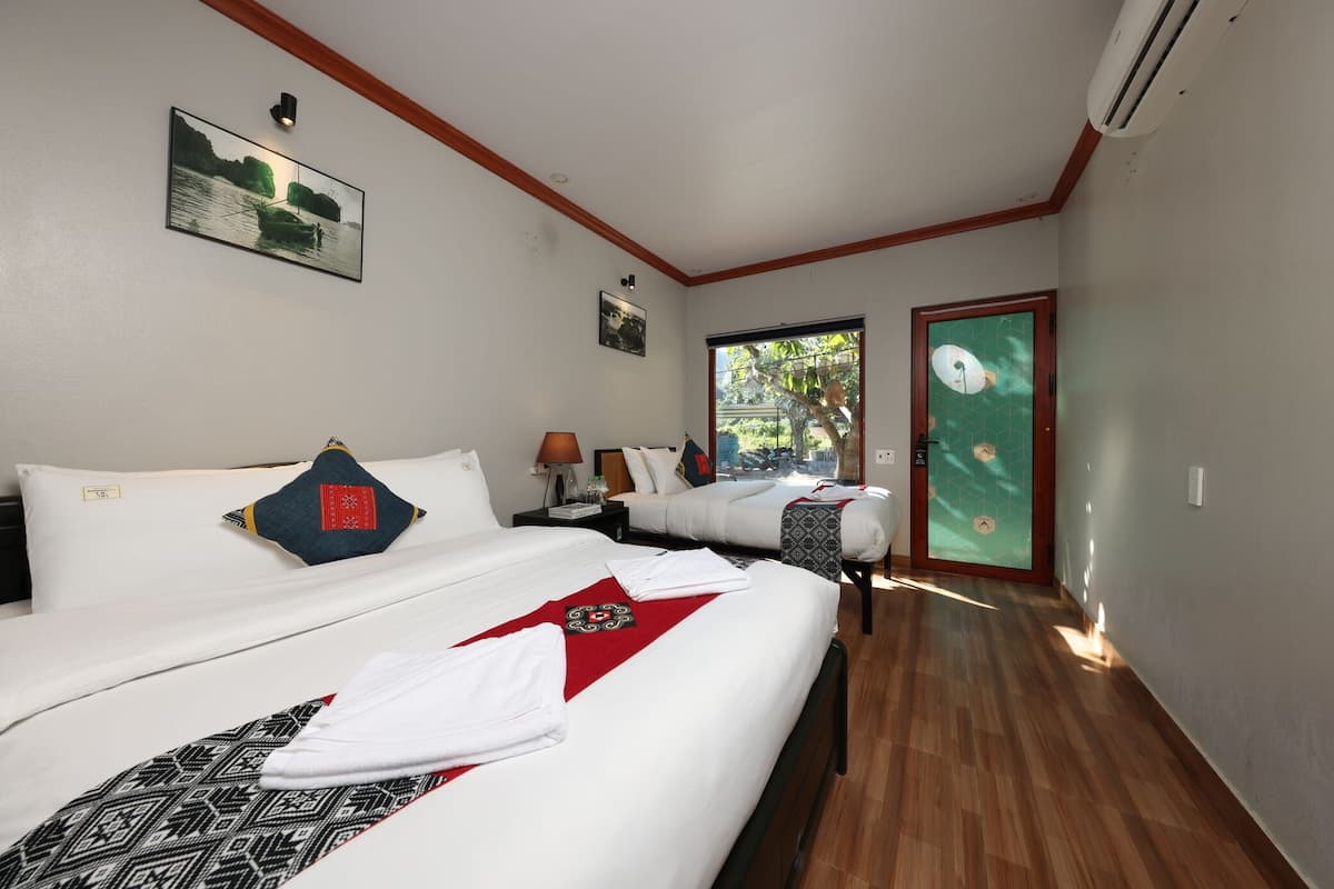 Quarto Triplo Superior, vista para a montanha | Roupa hipoalergénica, edredões de penas, camas de colchão viscoelástico