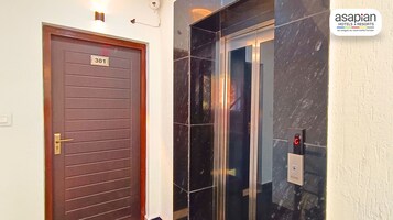 Quarto Individual Deluxe, vista para a montanha | Secretária, secretária adequada para computadores portáteis