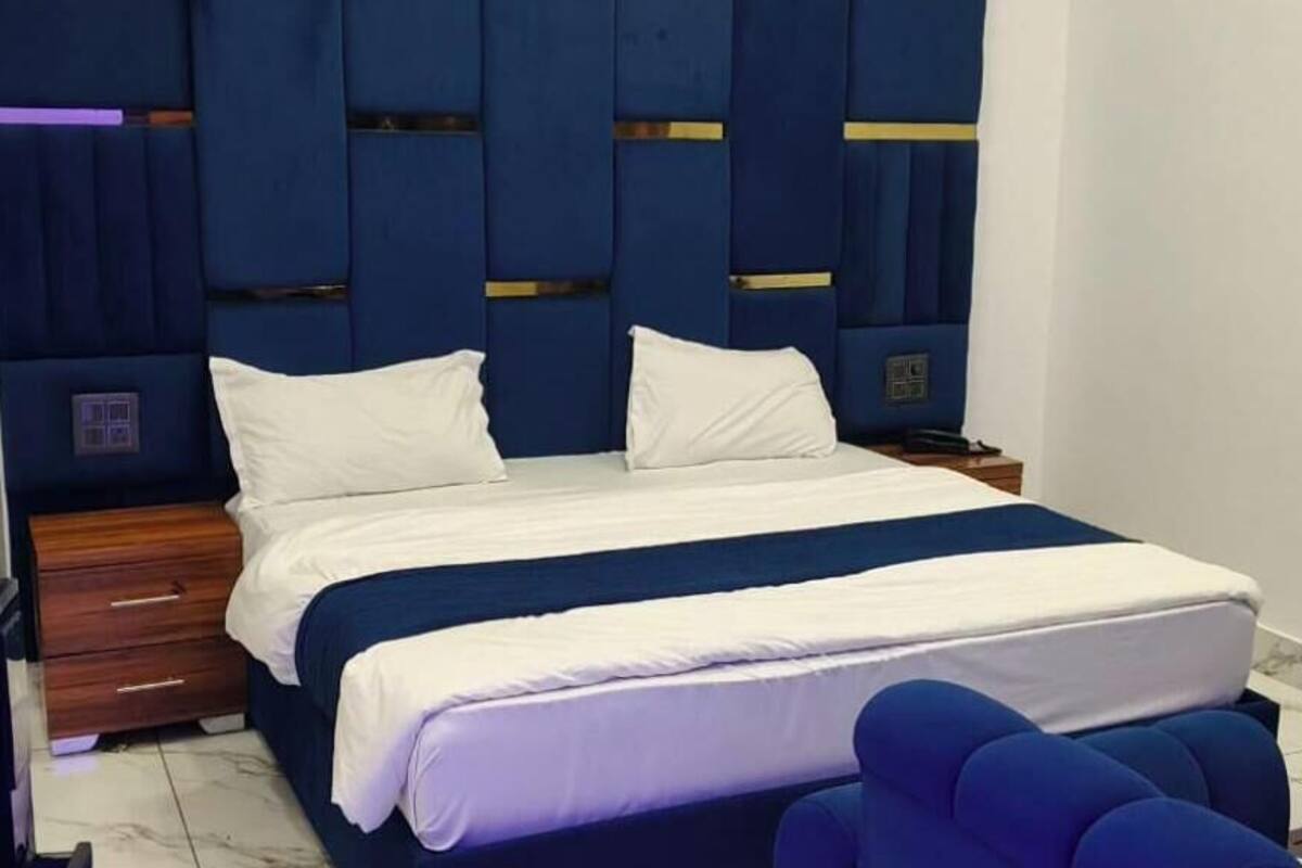 Secretária, Wi-fi grátis, roupa de cama fornecida
