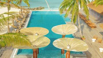 2 piscinas exteriores