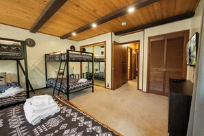 Casa Standard, 3 quartos, pátio, junto à montanha | Com decoração personalizada, com mobília individualizada 