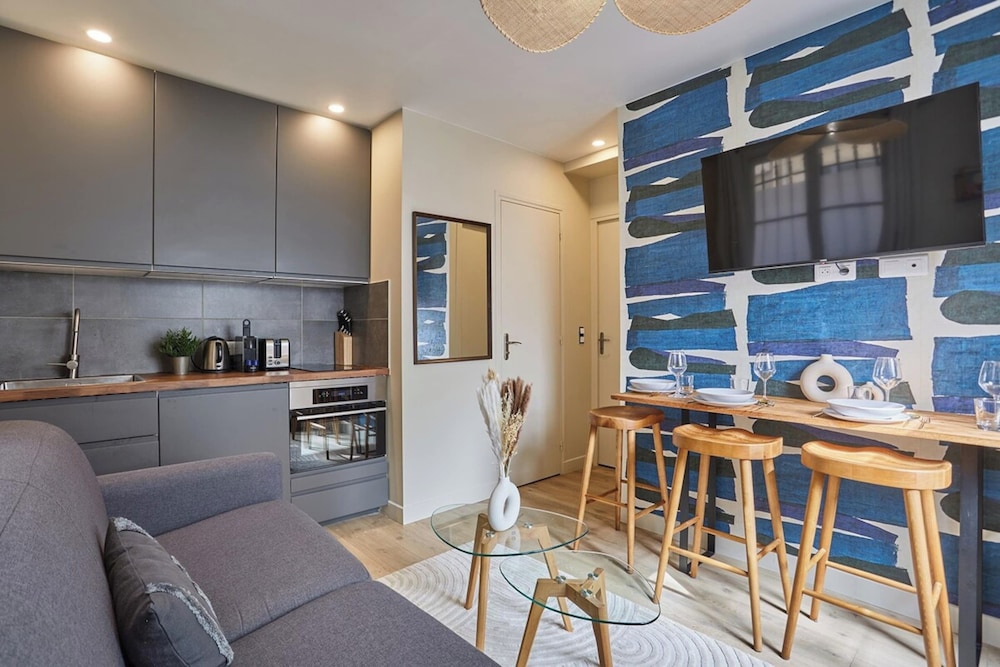 Apartment In The Center Of Paris/montmartre - Paris