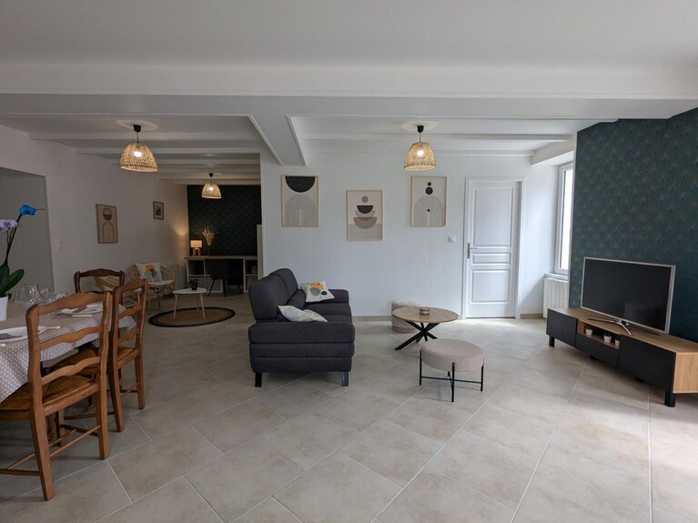 Gîte Charentais Rénové Au Calme Avec Parking Et Jardin Privatif - Charente