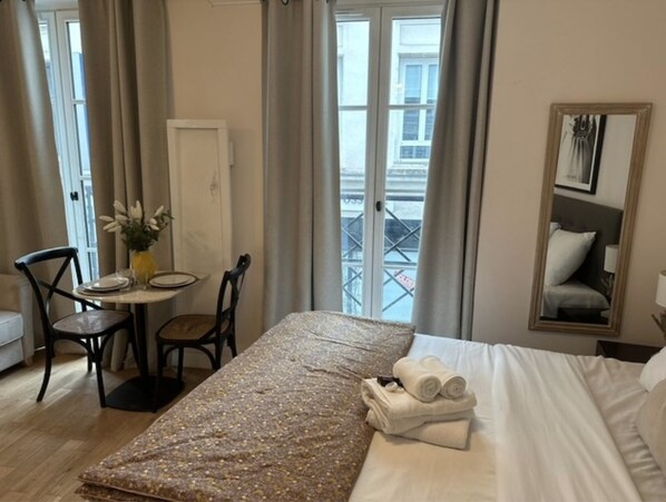 Apartamento | 1 quarto, espaço de trabalho para notebook