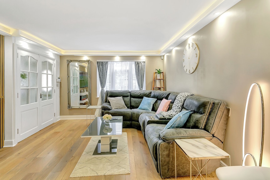 Aspen Close 4-bedroom Retreat With Spa, Sauna & Gym In Aylesbury - Aylesbury