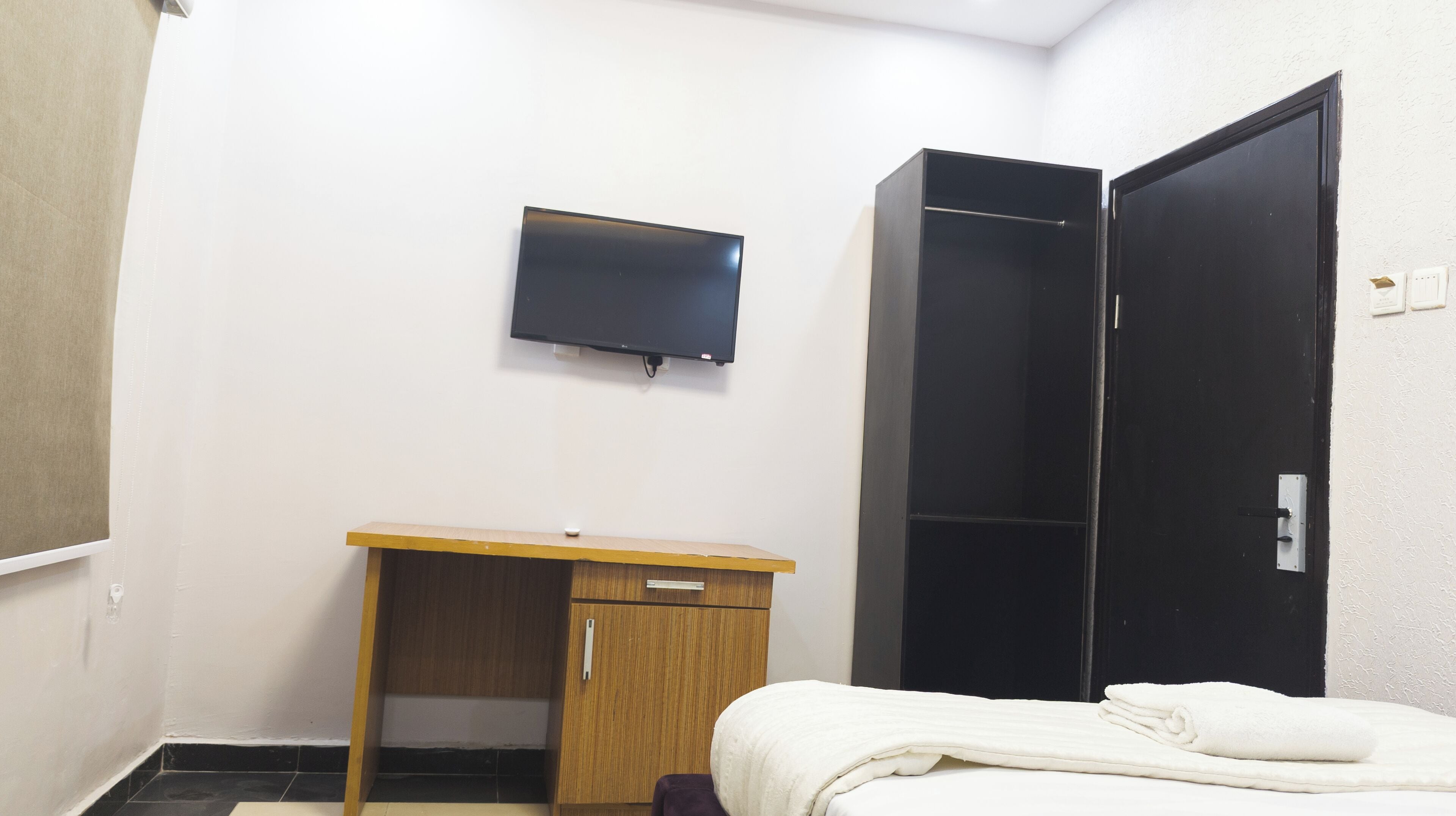 Gypsum Hotel In Charming Lagos With Ac - Lagos