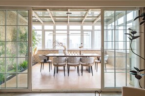 Apartamento Sénior, 6 quartos, cozinha | Sala