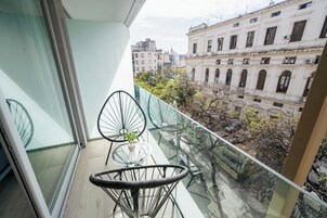 Escrivaninha, espaço de trabalho para notebook