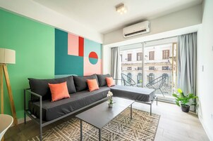 TV de tela plana 43 polegadas com canais digitais, serviços de streaming